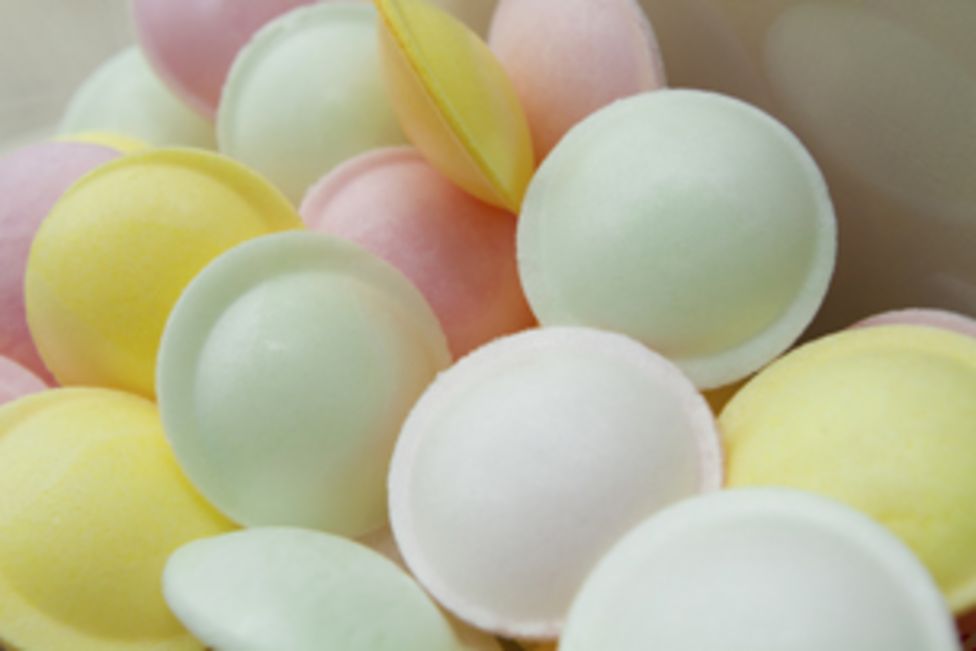 The lasting allure of the flying saucer - BBC News