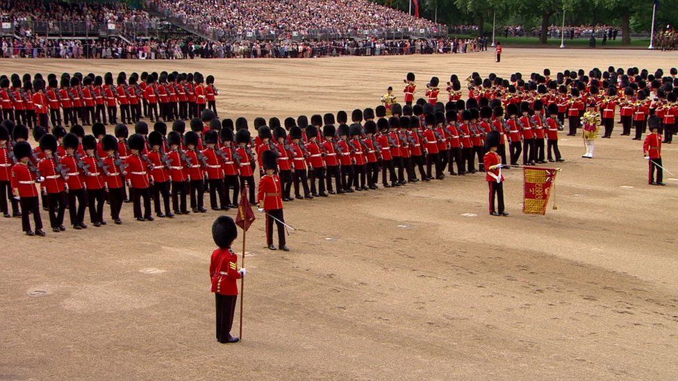 In pictures: Trooping the Colour - BBC News