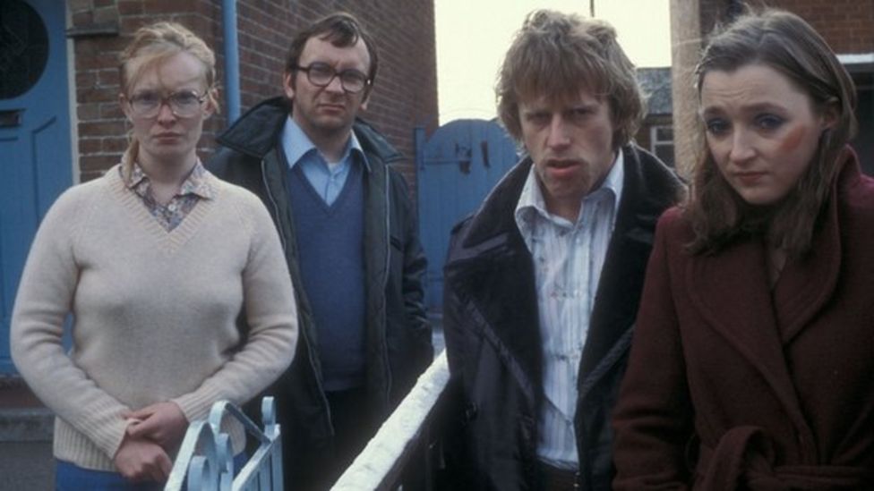 'Allo 'Allo star Sam Kelly dies at 70 - BBC News