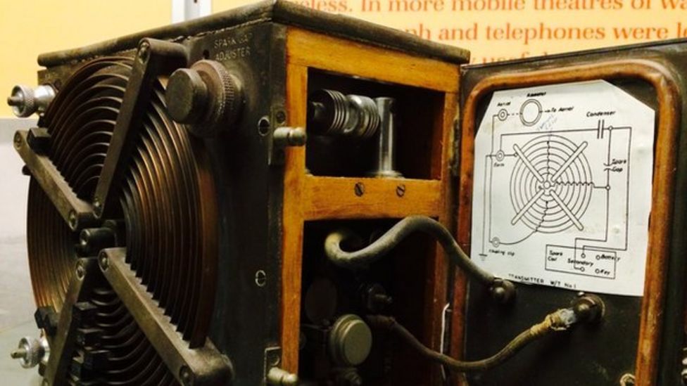 World War One: How radio crackled into life in conflict - BBC News