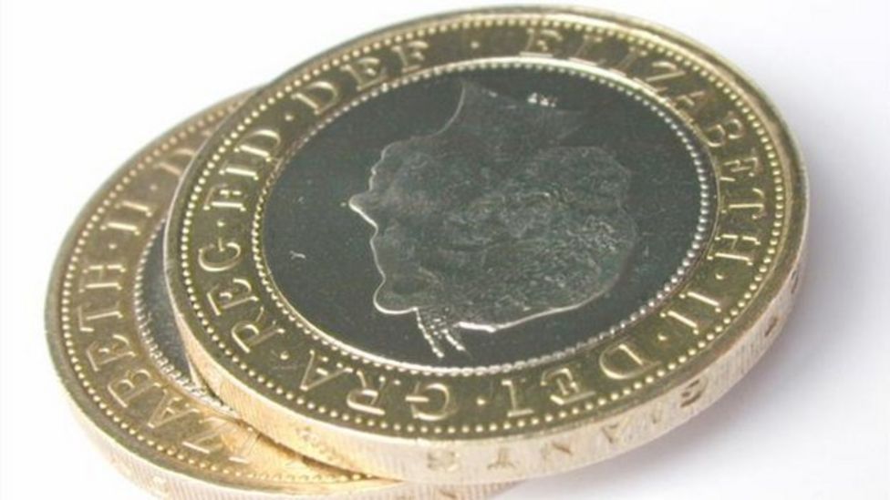 Morrisons ban £2 coins at some self-service checkouts - BBC News