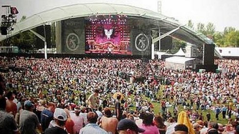 Badminton England's £20m Milton Keynes plan in doubt - BBC News