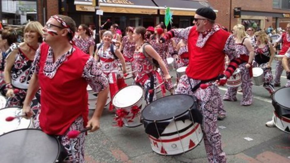 Manchester Day: Parade returns after two-year absence - BBC News