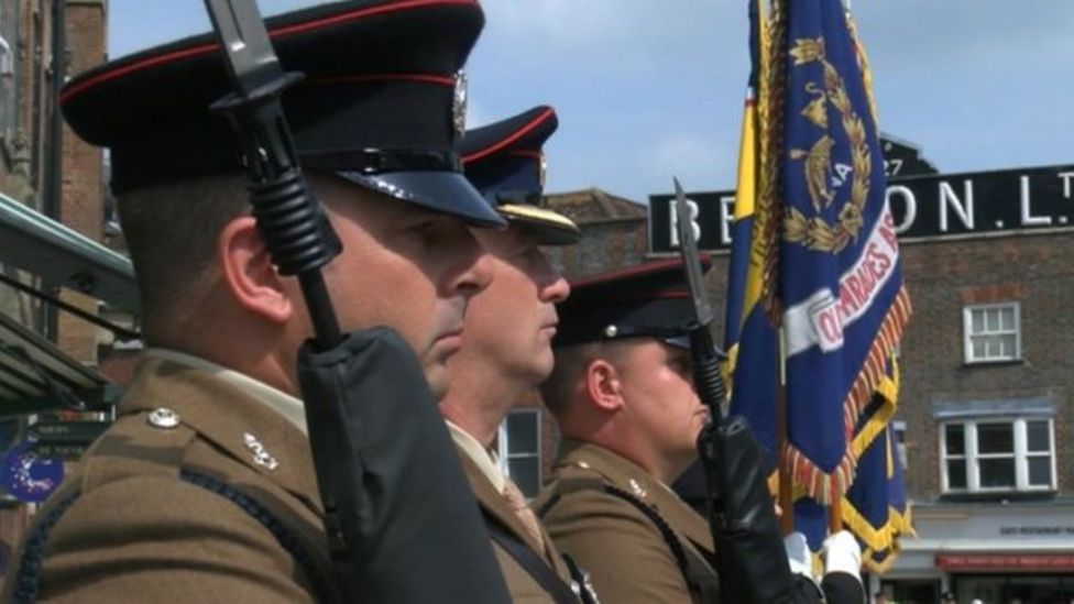 Royal Engineers regiment in Newbury farewell parade - BBC News