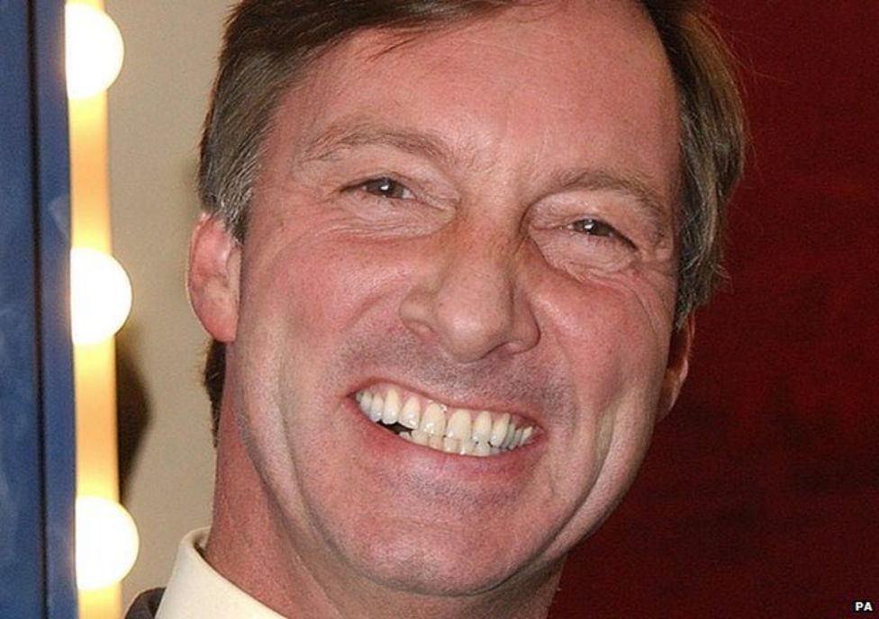 Celebrity peer Lord Brocket in £2m hall 'repossession' - BBC News