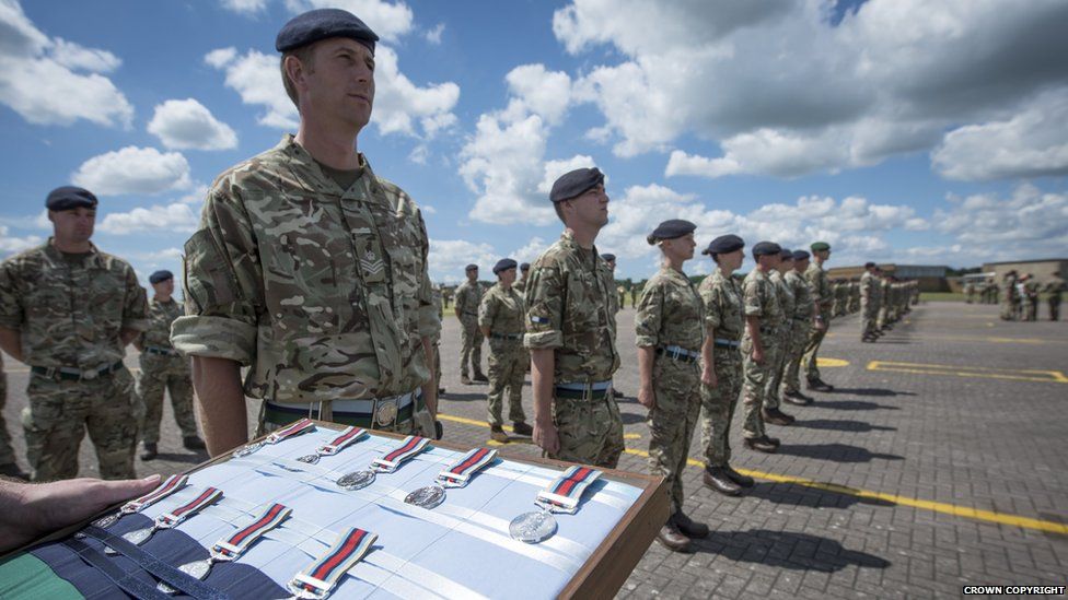 Homecoming parade for 21st Signal Regiment held in Bath - BBC News
