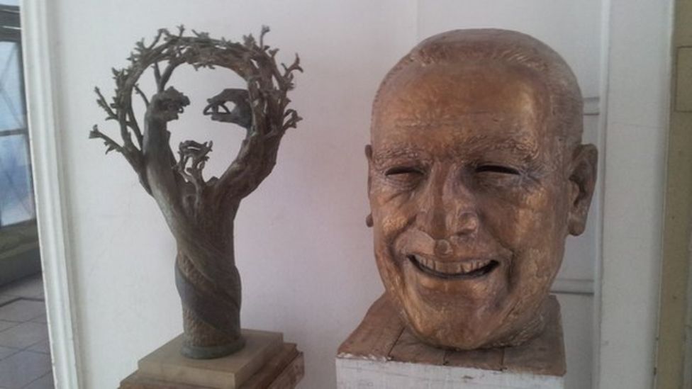 Peron statue in Argentina's Buenos Aires still in limbo - BBC News