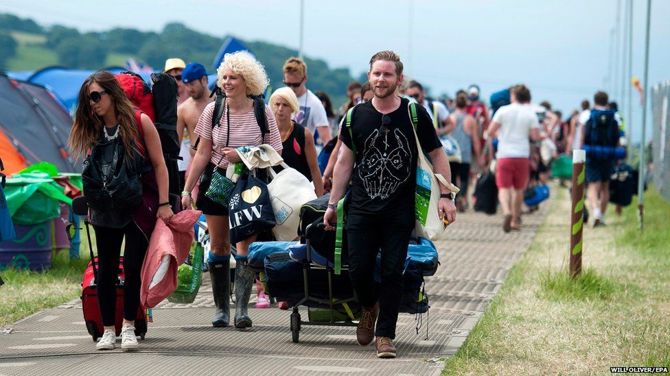 In Pictures Festivalgoers Arrive At Glastonbury Bbc News