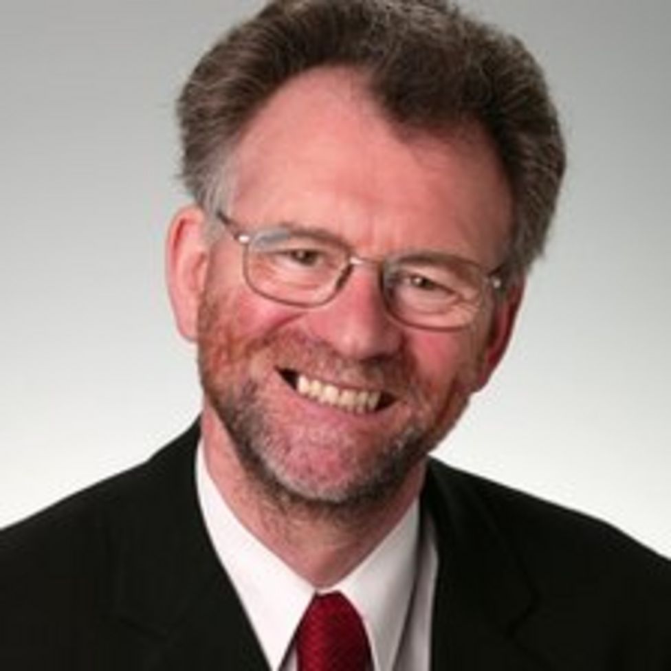 Workington Labour MP Sir Tony Cunningham MP to step down in 2015 - BBC News