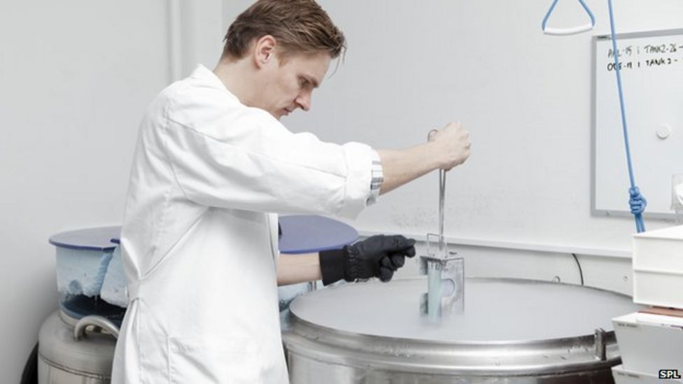 Frozen testicle 'live birth first' - BBC News