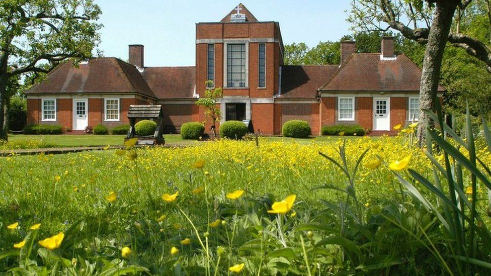 WWI Sandham Memorial Chapel reopens - BBC News