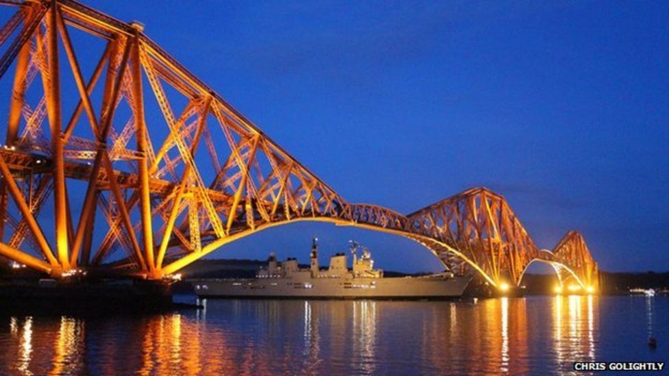 Queen names new Royal Navy aircraft carrier in Rosyth - BBC News
