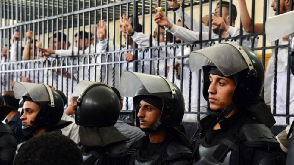 Egypt 'failing at every level' on human rights - BBC News