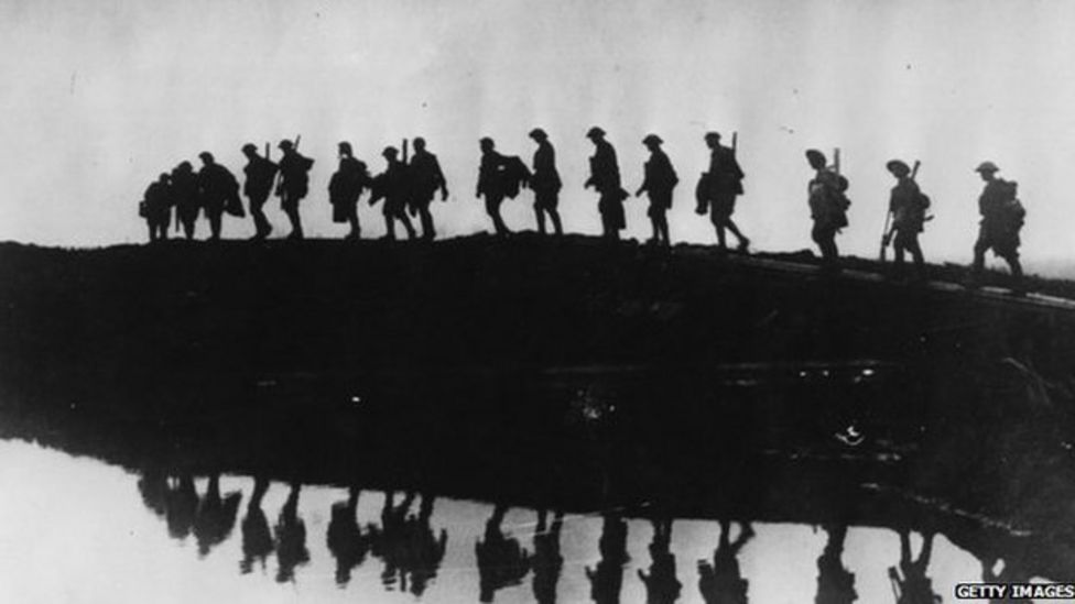 'Lights Out' ends day of WW1 centenary commemorations - BBC News