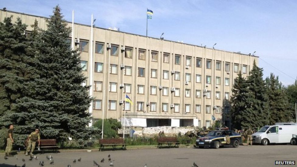 Ukraine crisis: Donetsk rebels in mass withdrawal - BBC News