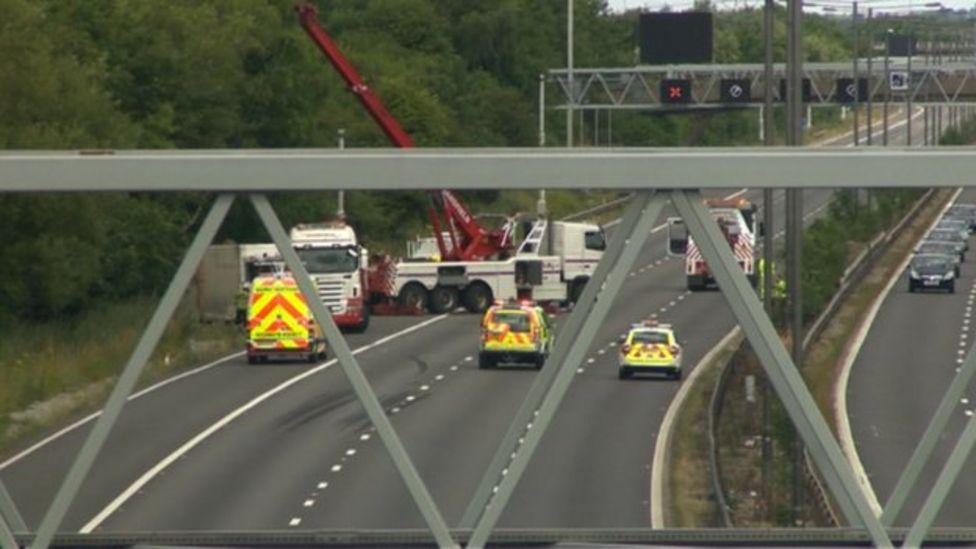 M6 Reopens In Warwickshire After Fatal Crash Bbc News