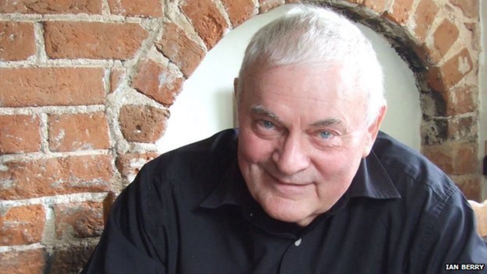 Motocross star and Bond stuntman Dave Bickers dies aged 76 - BBC News