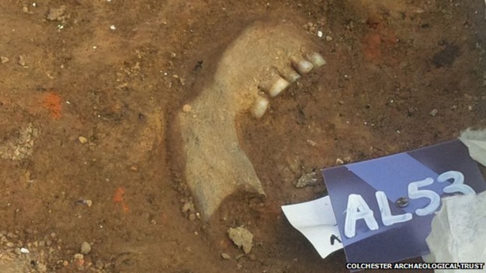 'Awesome' warrior queen Boudicca seen in Norfolk clouds - BBC News