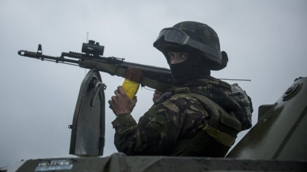 Ukraine conflict: Rockets ravage suburb of Donetsk - BBC News