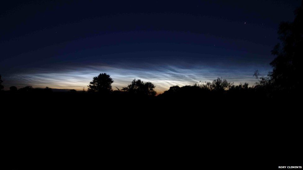 Readers' pictures of rare 'noctilucent' clouds - BBC News