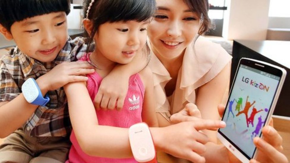 LG unveils child-tracking Kizon device - BBC News