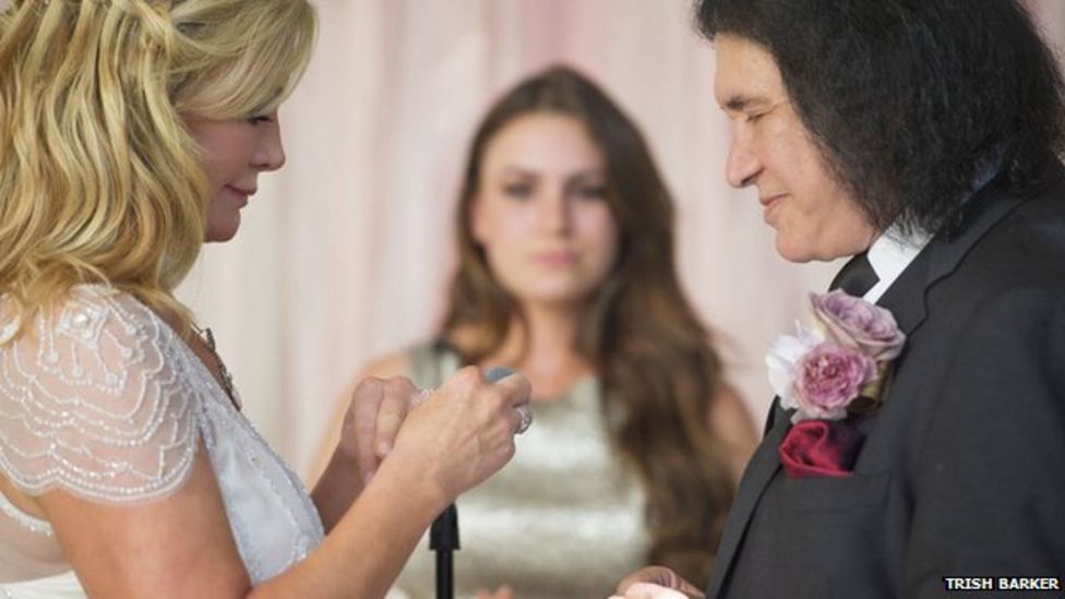 How to make your fortune writing about stuff you love - BBC News