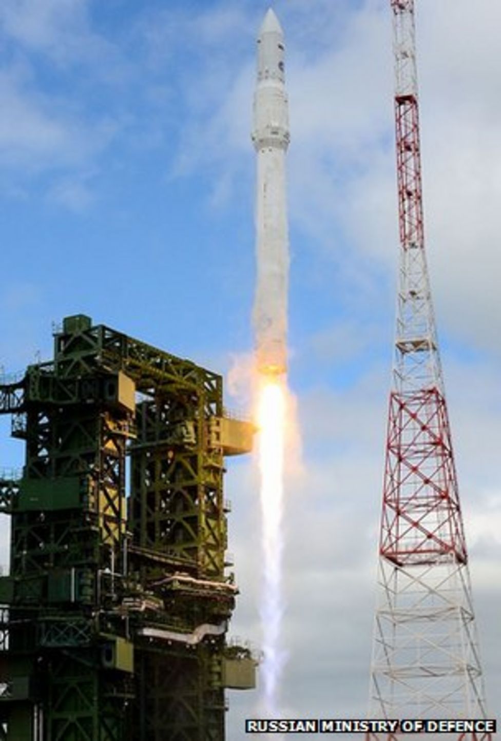 Russia's Angara rocket 'makes debut' - BBC News