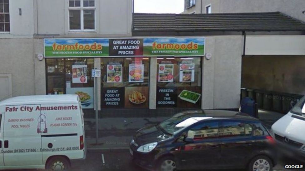Police appeal after knifepoint Farmfoods robbery - BBC News