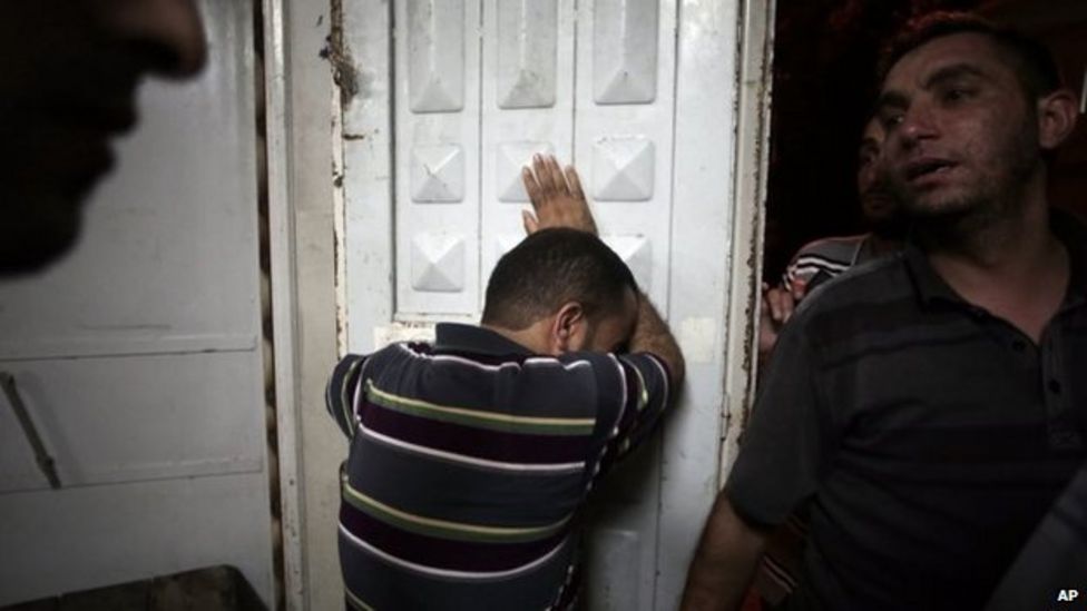 Gaza: Israel hits security HQ and rocket site - BBC News