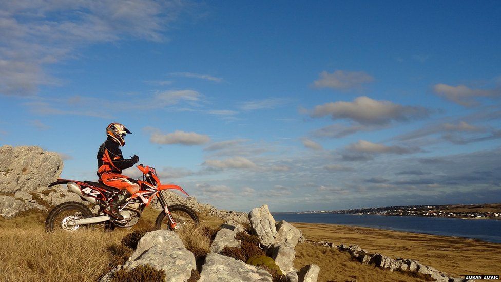 Falklands residents' photos on show - BBC News