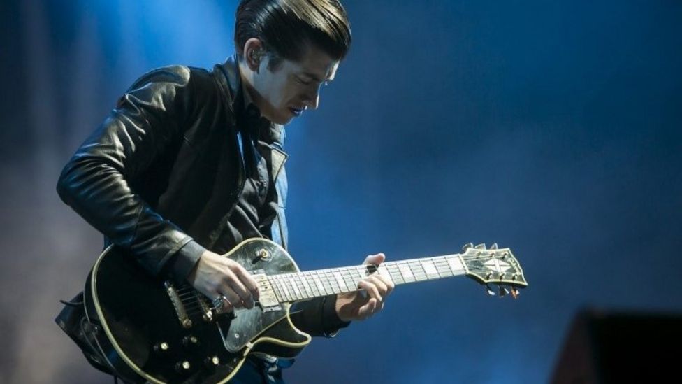 Led Zeppelin's Whole Lotta Love voted best guitar riff - BBC News