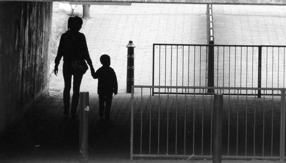 Britain's poorest city: The struggle to make ends meet - BBC News