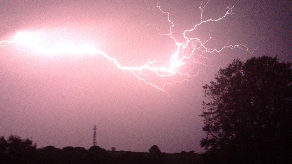 Your electric lightning pictures - BBC Weather