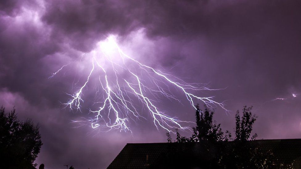Your electric lightning pictures - BBC Weather