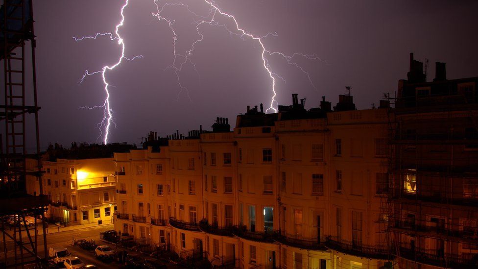 Your electric lightning pictures - BBC Weather