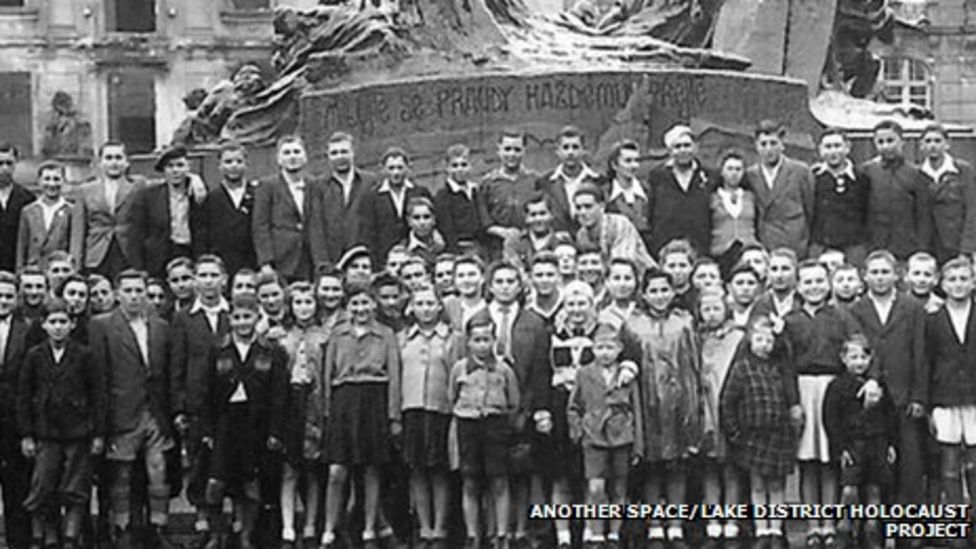 'Holocaust Survivors' Club' looks to next generation - BBC News