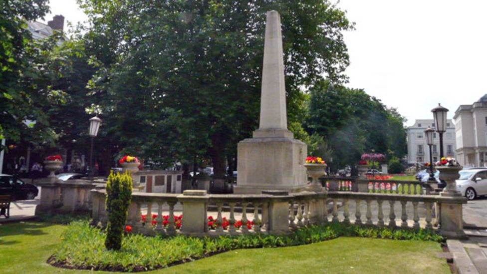 Cheltenham's war memorial to be refurbished - BBC News