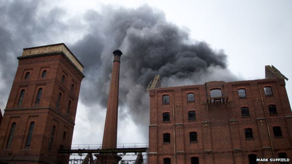Sleaford Maltings: Fire damages derelict Lincolnshire landmark - BBC News