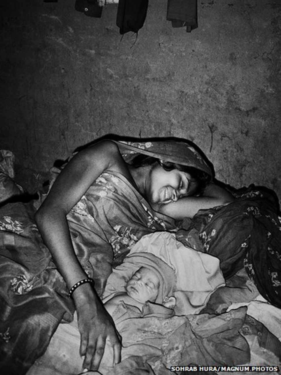 In pictures: Life in denuded India villages - BBC News