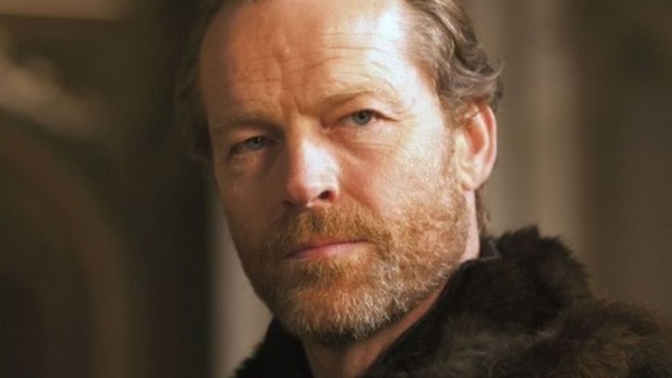 Authors and actors revive cricket rivalry - BBC News