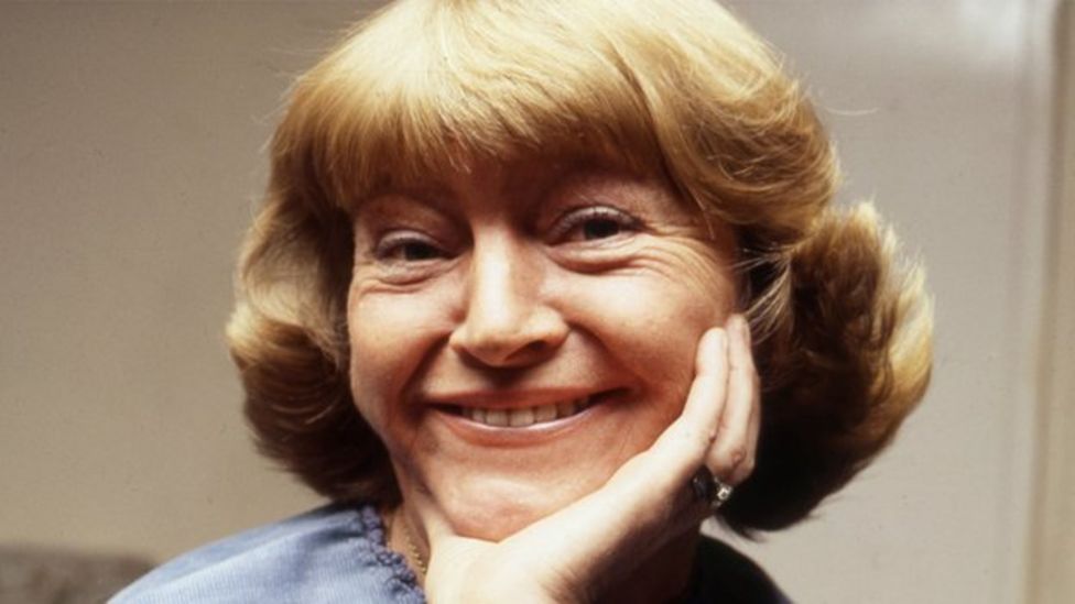 Dora Bryan: Summer Wine and Ab Fab actress dies aged 91 - BBC News