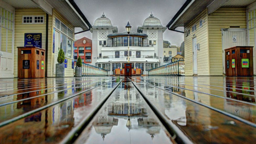 Penarth Pier's pavilion saved by council 'for community use' - BBC News