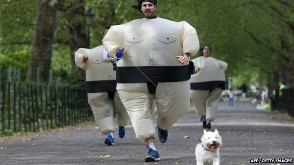 'Sumo wrestlers' in 5km Battersea Park charity run - BBC News