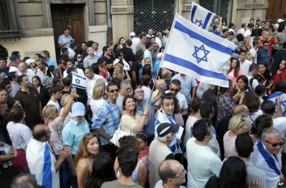 Gaza crisis: UN calls for immediate ceasefire - BBC News