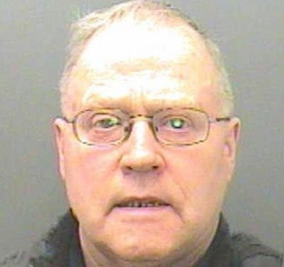 QEGS teacher John Mead jailed for child sex abuse - BBC News