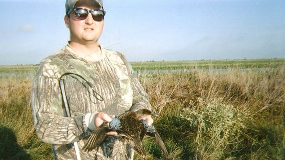 Guide dogs and guns: America's blind gunmen - BBC News