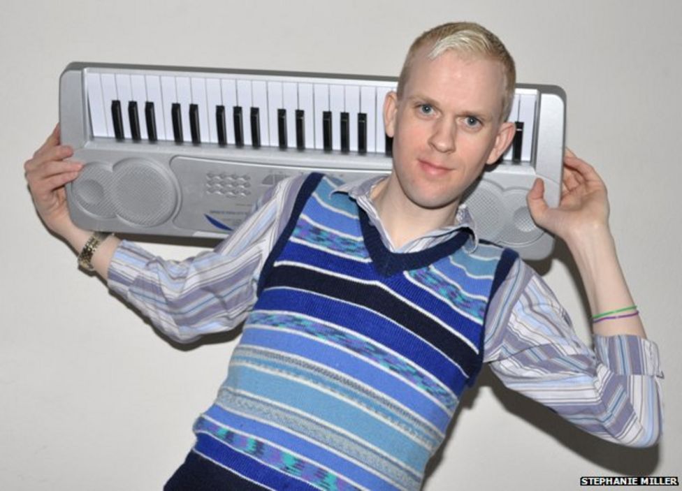 Asperger's makes stand-up easier than office work - BBC News