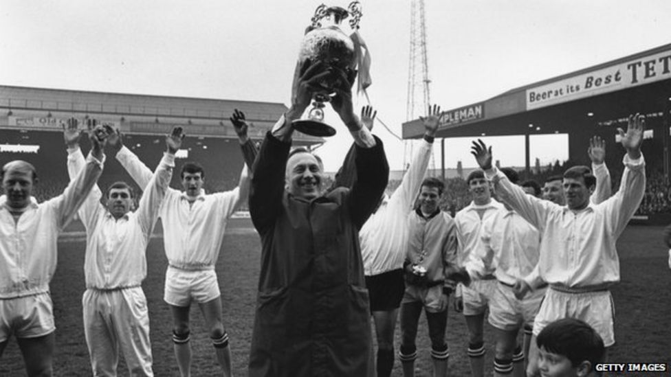 Museum exhibition honours football 'legend' Joe Mercer - BBC News