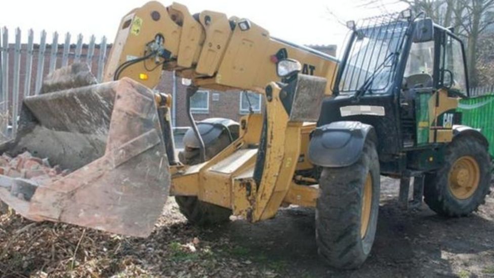 Dome robber Raymond Betson jailed over bungled raid - BBC News