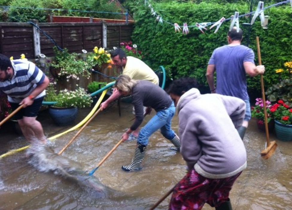 Louth hit by flash flooding after heavy rain - BBC News
